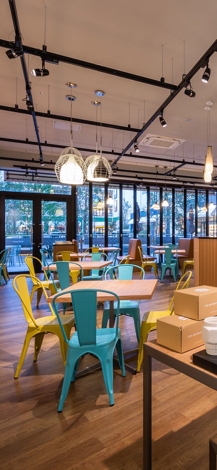 DIESEL : Glorious Chain Café