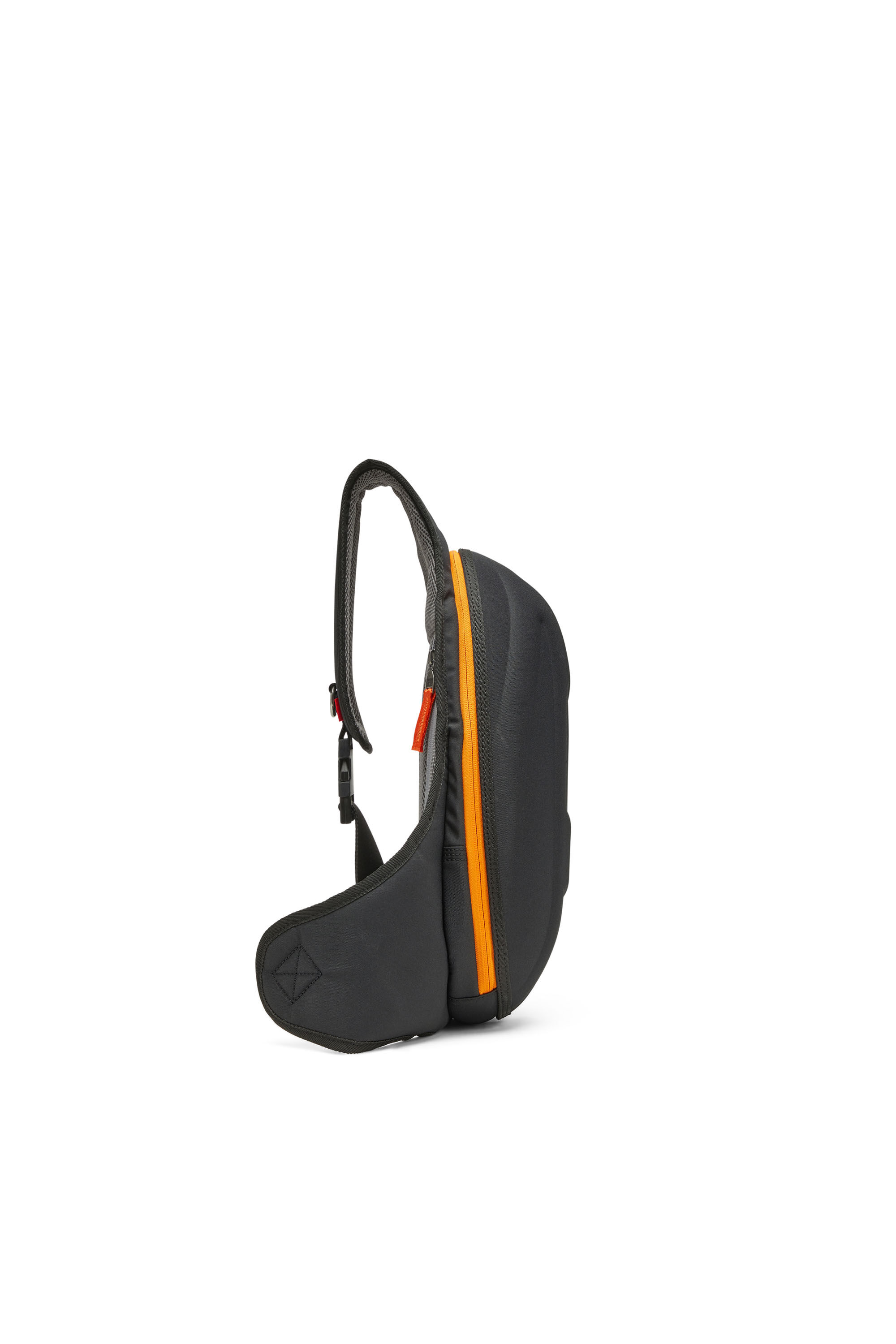 1DR-POD SLING BAG（MEN）: ハードシェルバックパック｜ディーゼル（DIESEL）公式オンラインストア