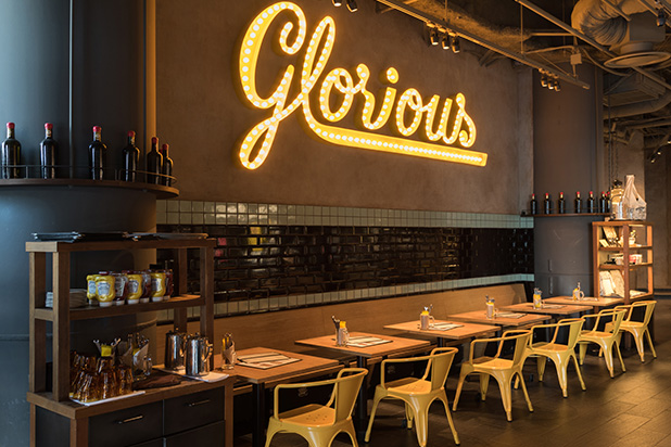 DIESEL（ディーゼル）: Glorious Chain Café